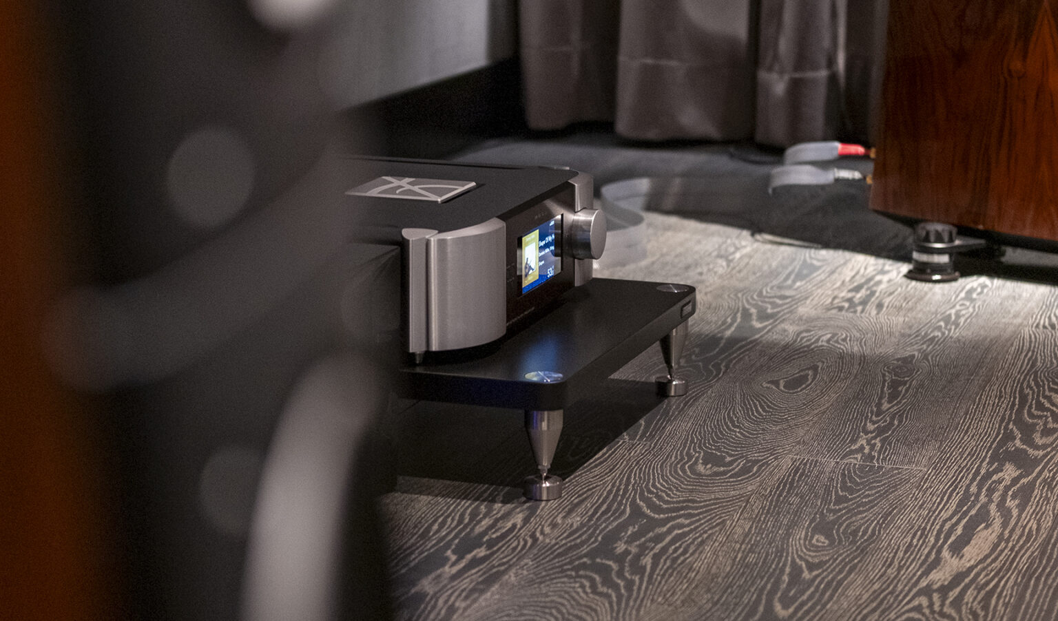 High End Audiophile Amplifiers And Sound Systems | MOON - Simaudio